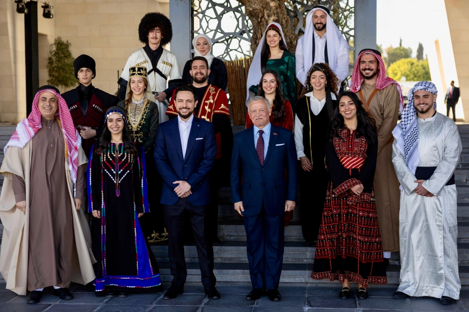 King meets figures from capital on occasion of Silver Jubilee, says ...